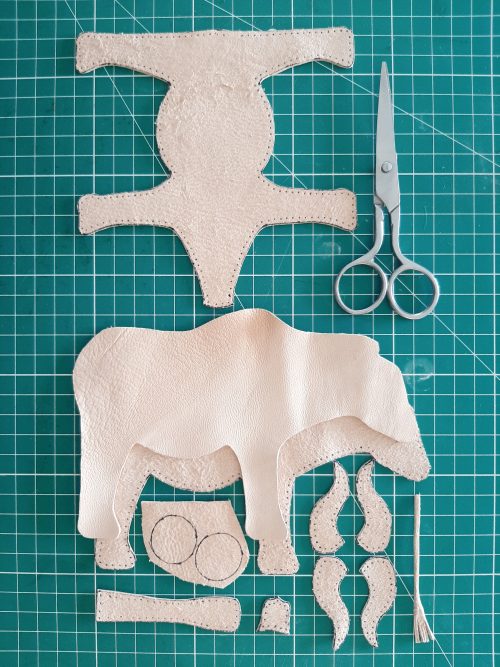 Stuffed leather ox | NomadeCrafts - Tutorial
