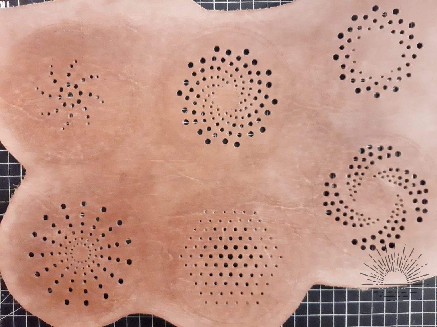 6 leather coasters with punched dotted motifs | NomadeCrafts